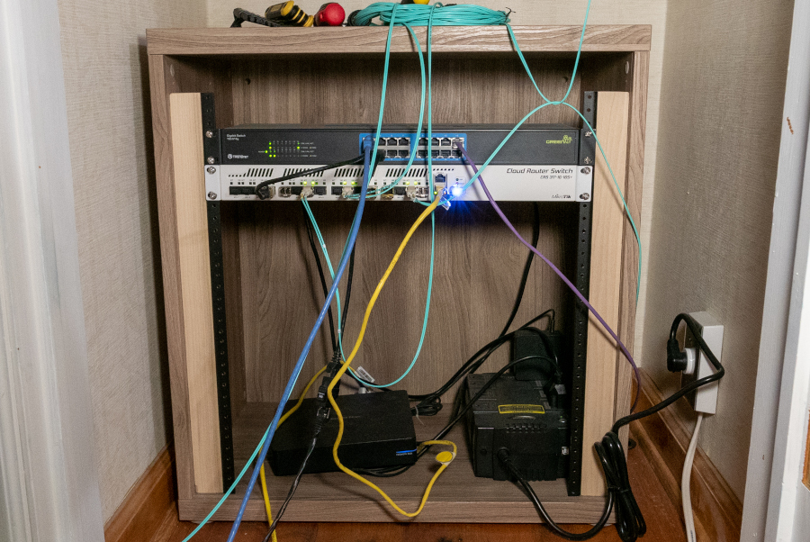 IKEA BESTÅ wall-mount (or free-stand) rack cabinet – Observations…